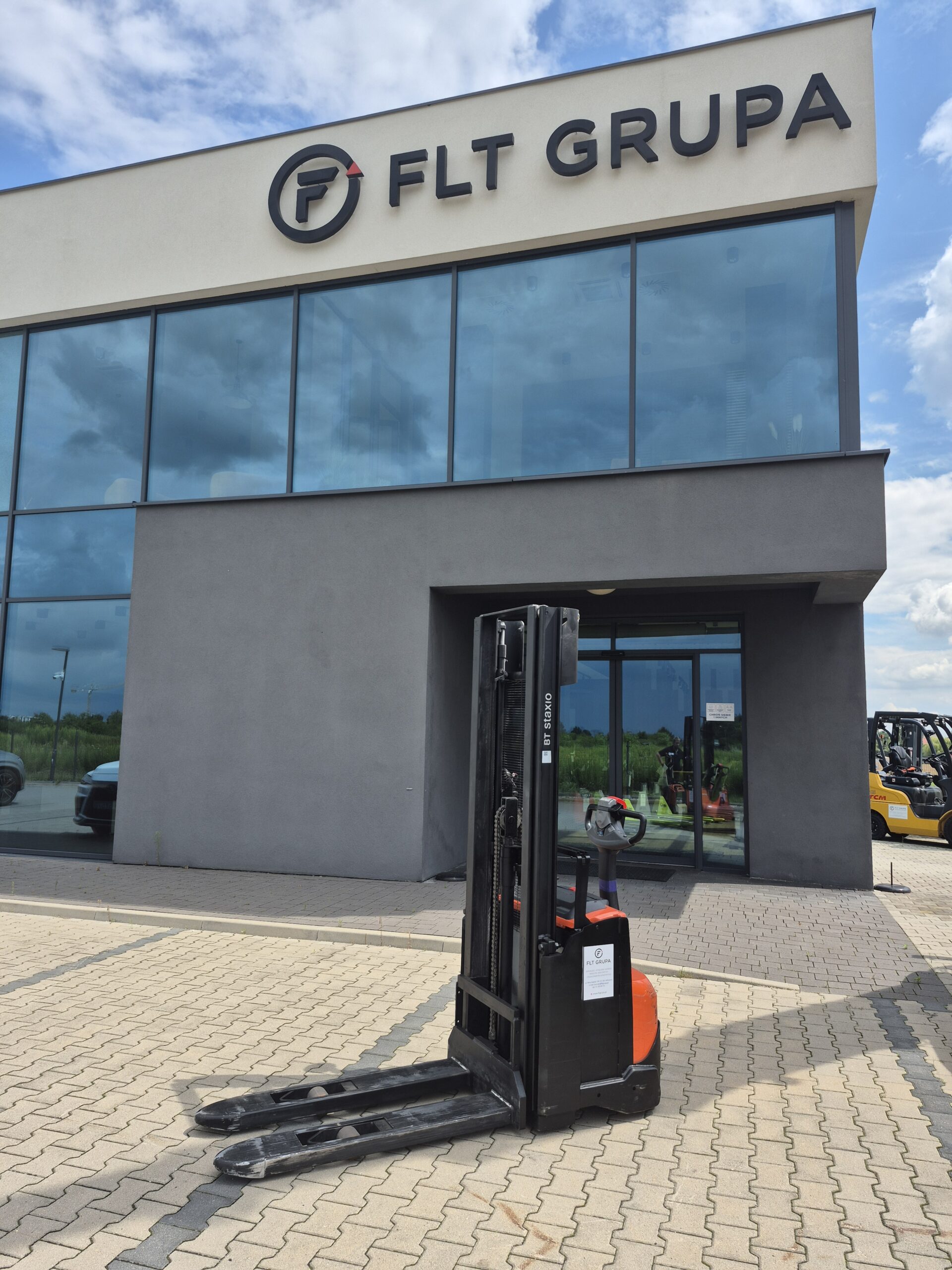 Wózek paletowy z masztem elektryczny Toyota SWE120 Li-ion (2043 ...